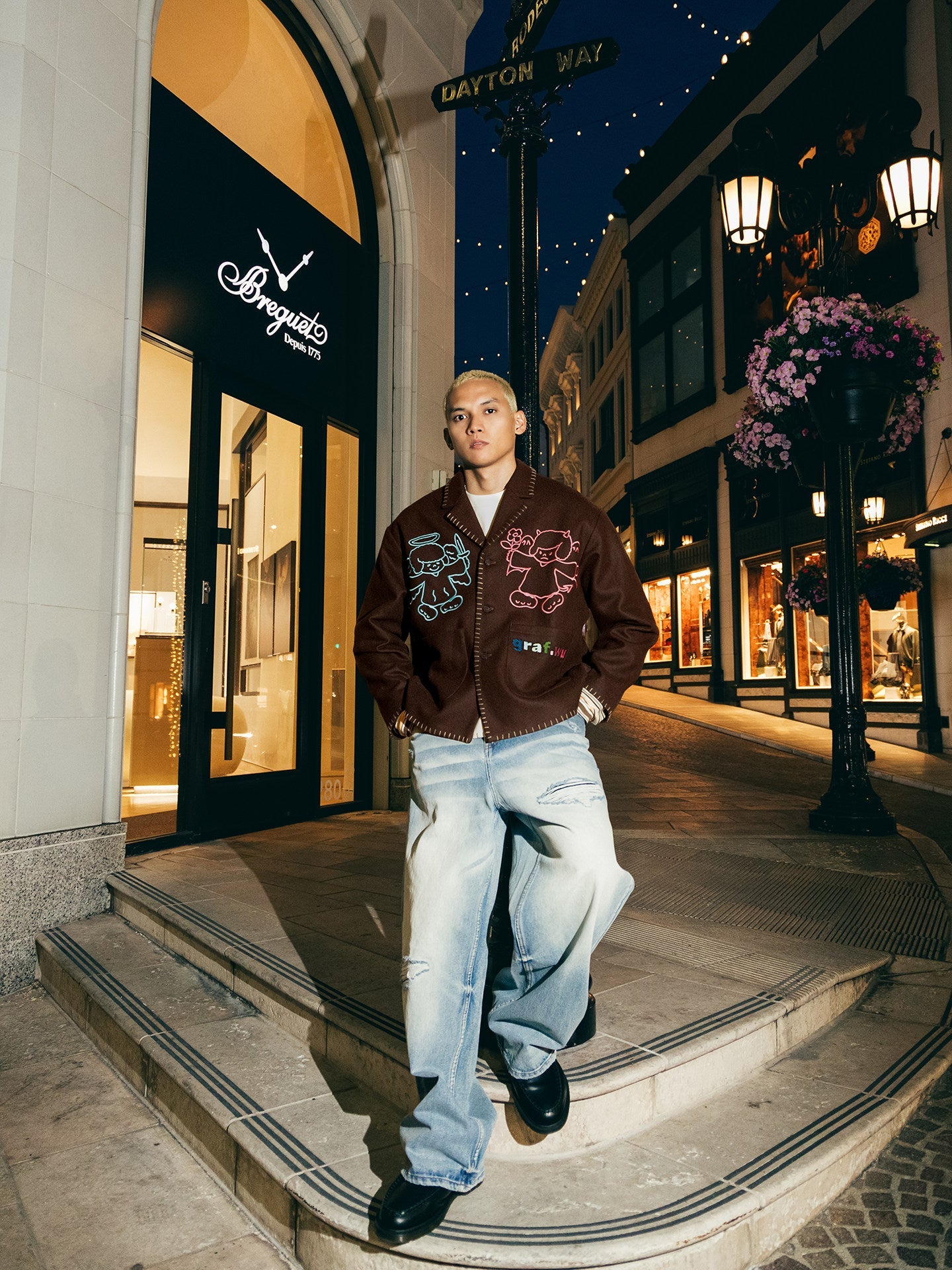 GRAF&WU Star Ripped Jeans: Embroidered Washed Denim 👖